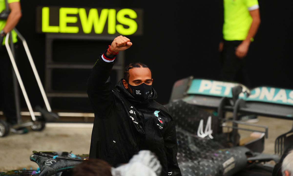 The Barcelona congratulates to Hamilton by his new title of Formula 1