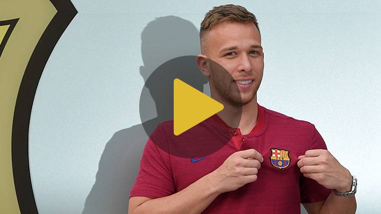 IN DIRECT: it Follows the presentation of Arthur with the FC Barcelona