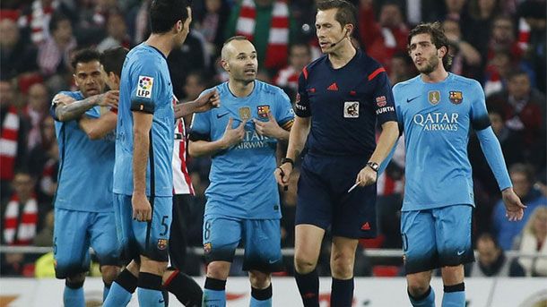 Busquets, outraged: "The referee has been missing us to the respect"
